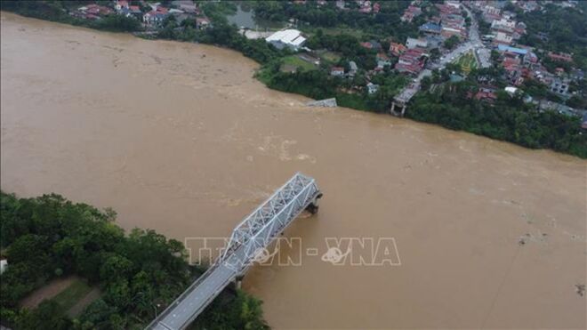 PM requests methods to settle bridge collapse and typhoon impacts in ...