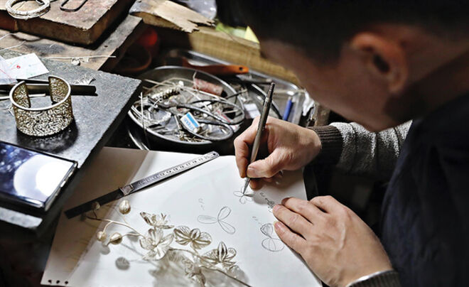 Dinh Cong art of silversmithing - special feature of millennial Hanoi