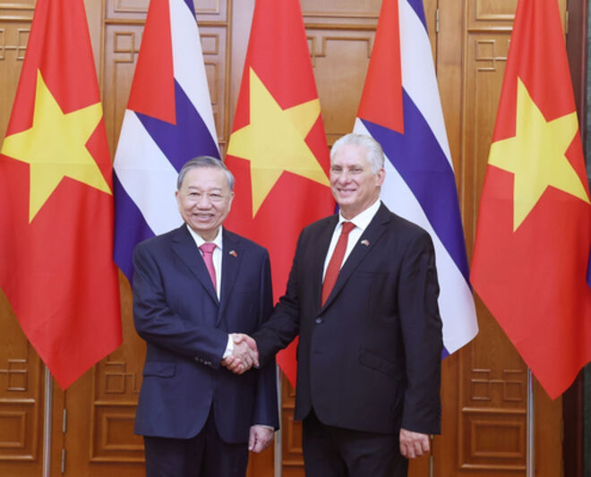 Top leaders of Vietnam and Cuba hold talks in Hanoi