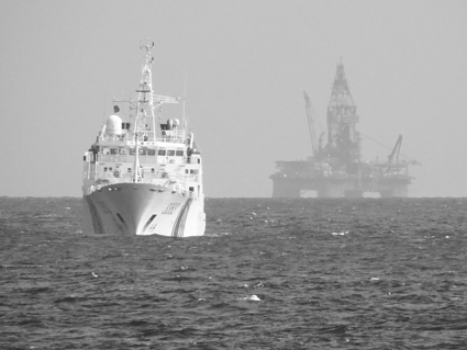 Haiyang Shiyou 981 chess move and consequences in the East Sea